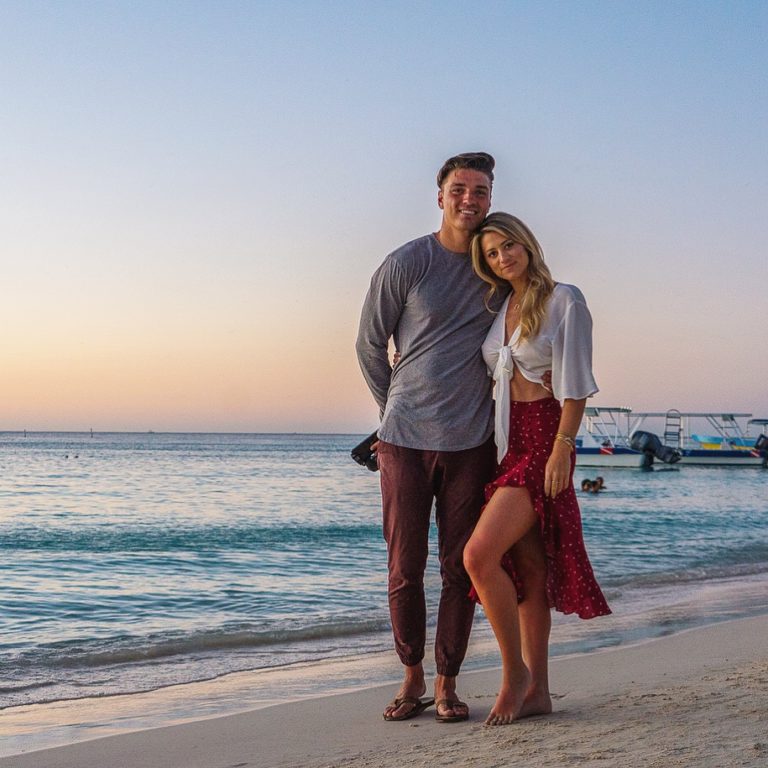 Romance in Roatán: What to Do on This Honduran Island - The Road Les ...